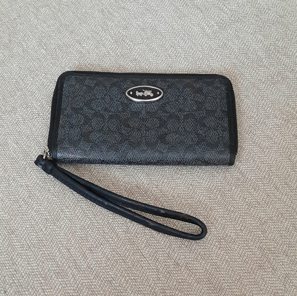 Coach | Bags | Coach Black And Gray Signature Leather Small Wallet ...